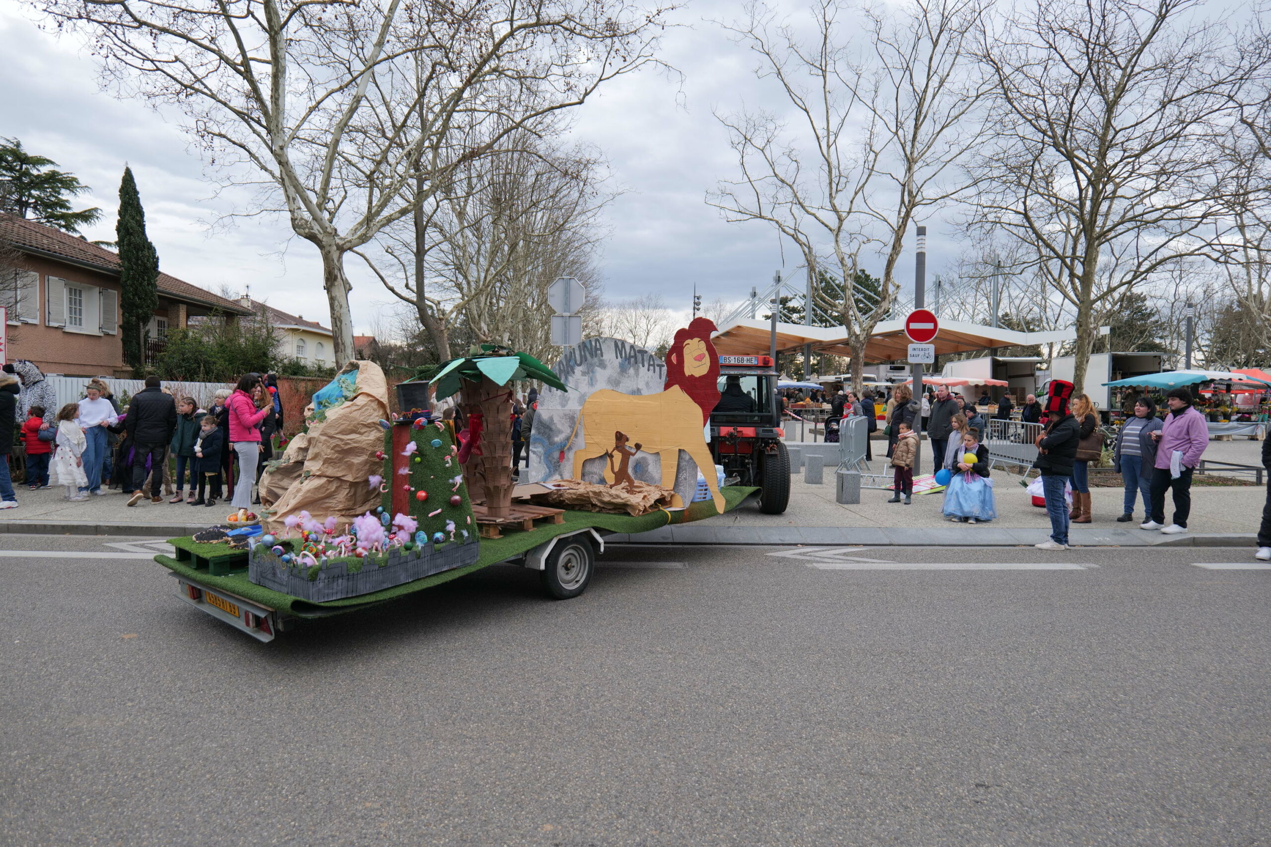 Carnaval défilé coloré - chassieu.fr